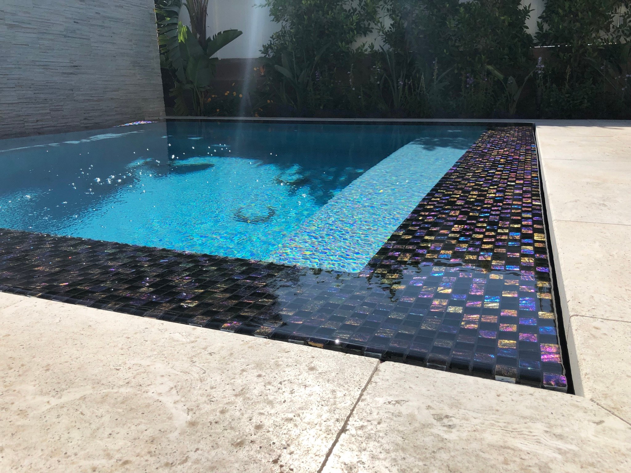 Perimeter Overflow Pool: How It Works, Materials & Mistakes to Avoid
