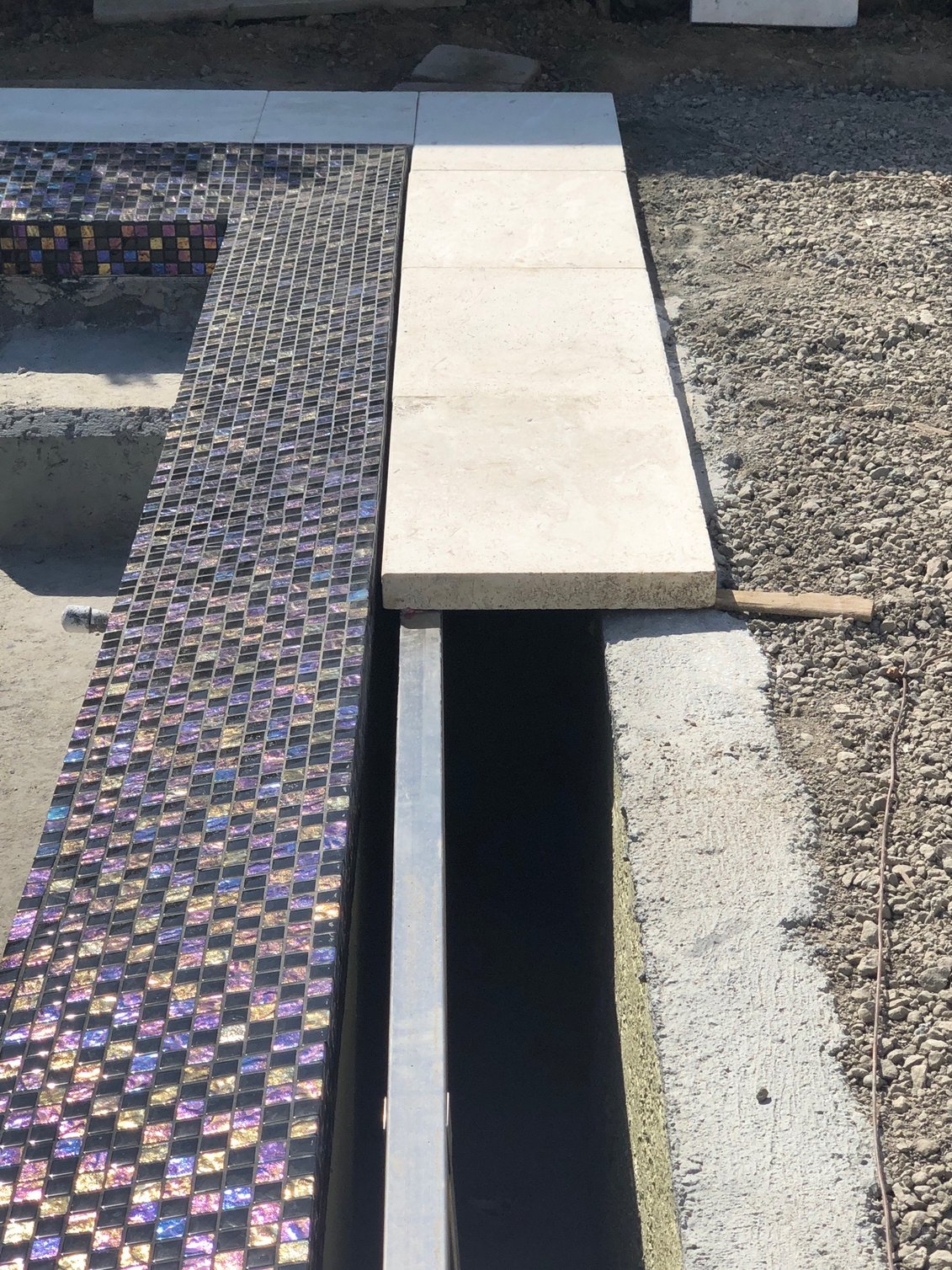 Perimeter Overflow Pool: How It Works, Materials & Mistakes to Avoid